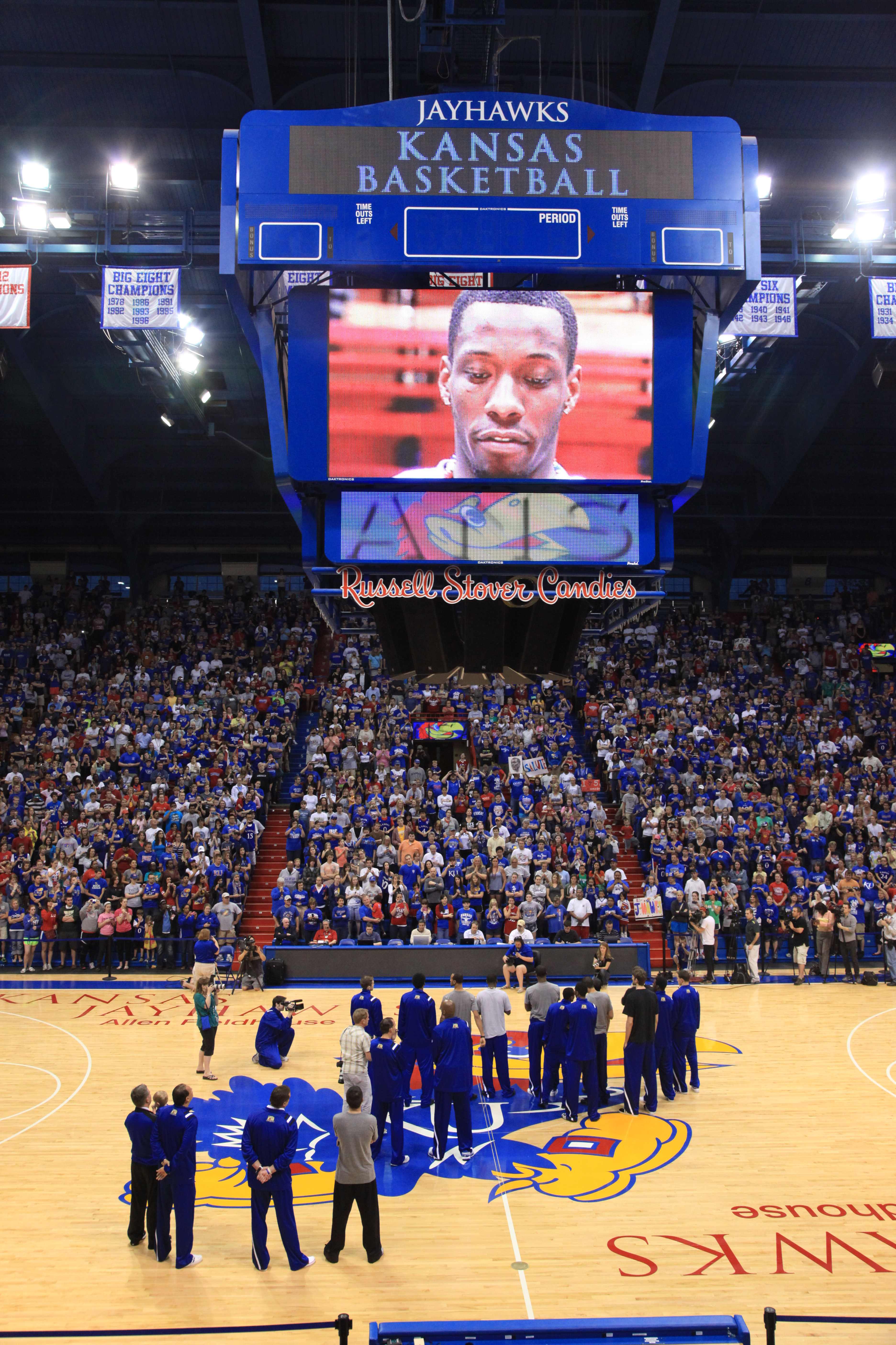 Photo gallery: Jayhawks return home | News, Sports, Jobs - Lawrence ...